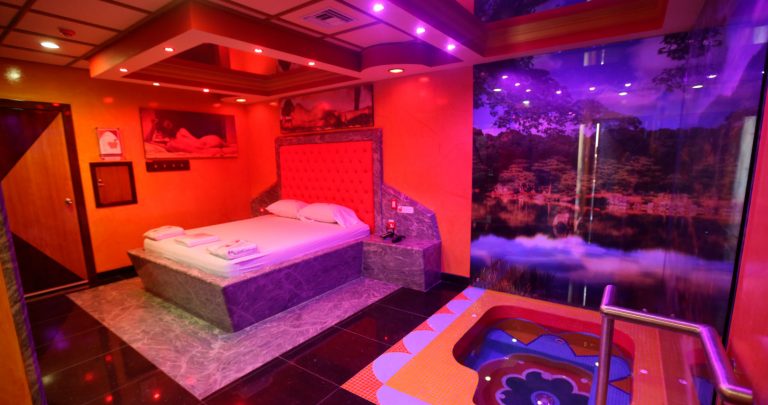 Moteles Extasis en Ecuador / La Ruta del Placer