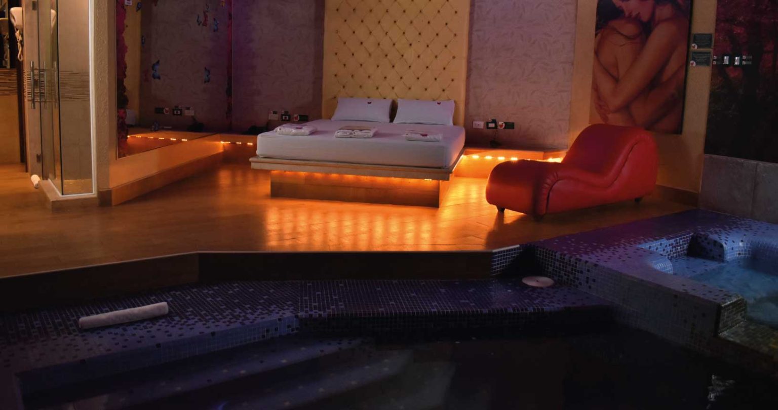 Moteles Extasis en Ecuador / La Ruta del Placer